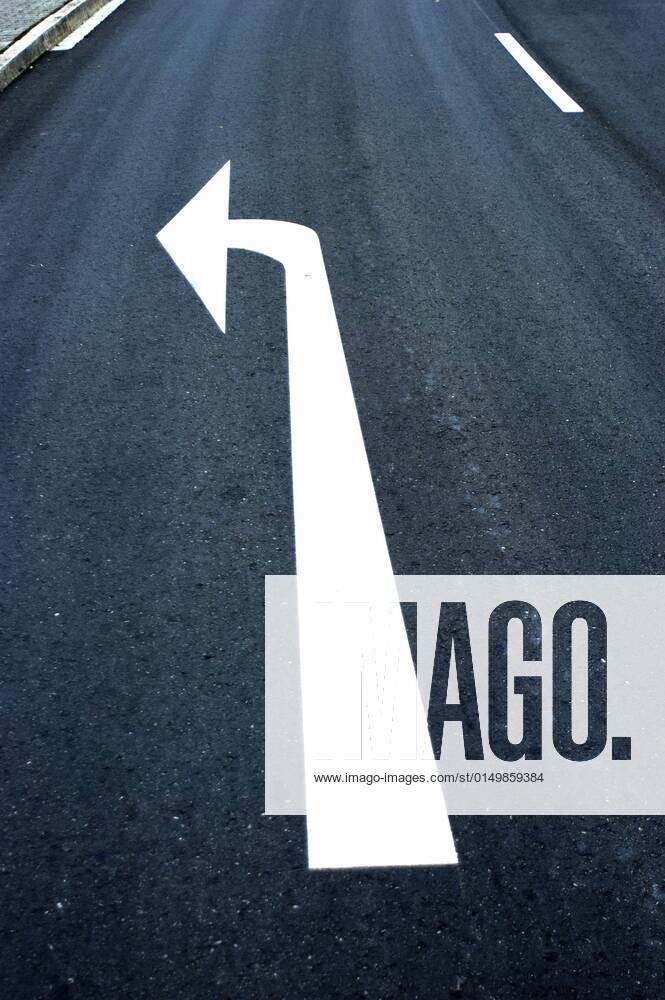 Left turning lane, arrow, Germany BLWS