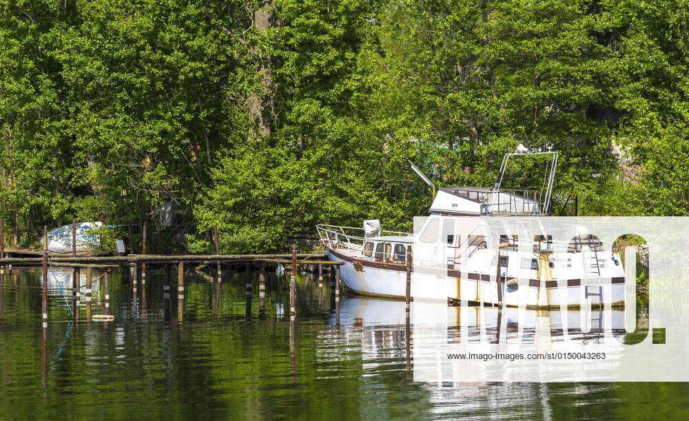 Rusty old motor yacht on the banks of the Havel River in Spandau ...