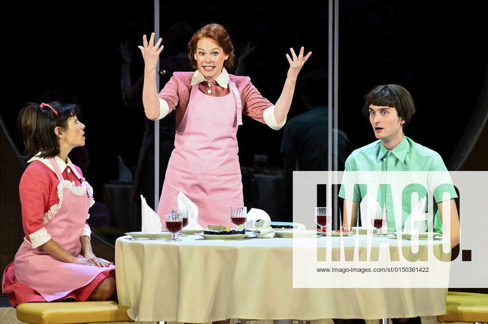 Anna Julia Antonucci, Henny Reents und Maximilian Diehle bei der ...