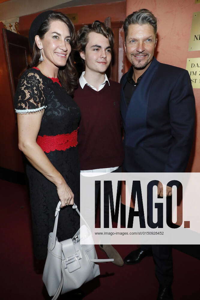 Alice Kruger Noah Ben Kruger Hardy KruÌˆger Theatre premiere Arthur ...