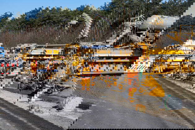 Autobahn Westfalen expands A1 freeway to six lanes using concrete ...