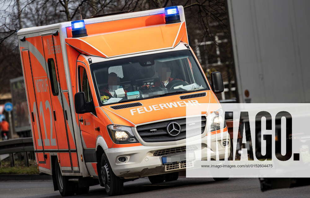 ambulance emergency drive 22 02 2022, Berlin ambulance drives with blue ...