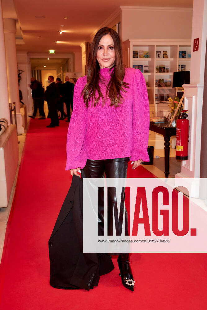 Baltic Lights Sled Dog Race on Usedom Gala Simone Thomalla on the red ...