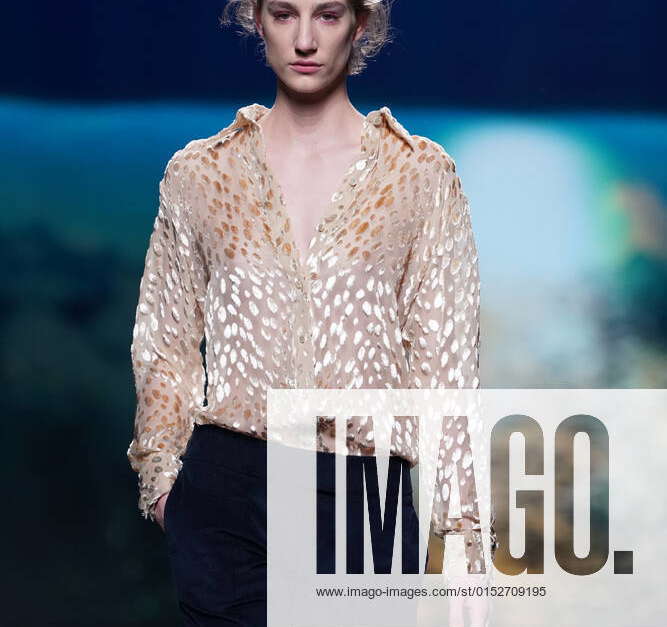 Otrura Catwalk Mercedes Benz Fashion Week Madrid March 2022 Model