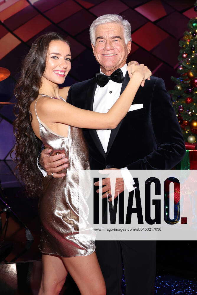 Hello Again 2021 Emilija Wellrock in pose with Pino Gasparino SRF Pop Schlager Show Hello Again TV