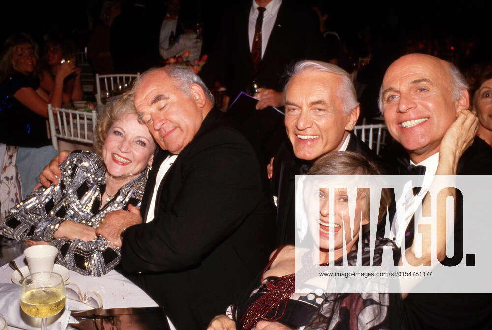 Betty White, Ed Asner, Ted Knight, Gavin MacLeod and Cloris Leachman ...