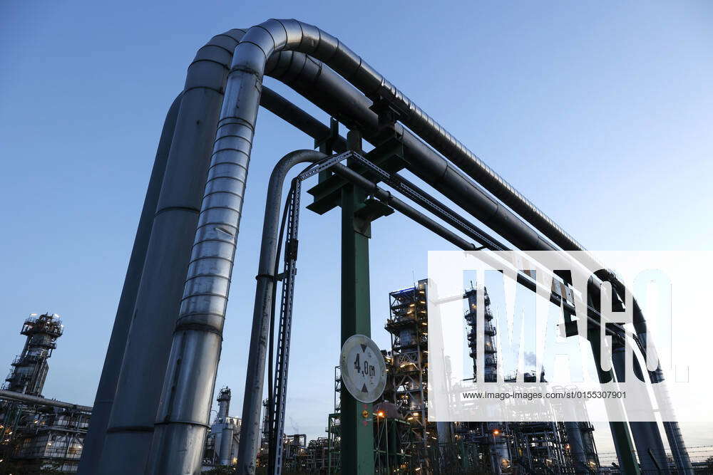 BP refinery Gelsenkirchen Gelsenkirchen, 10 04 2022 pipelines at bp ...