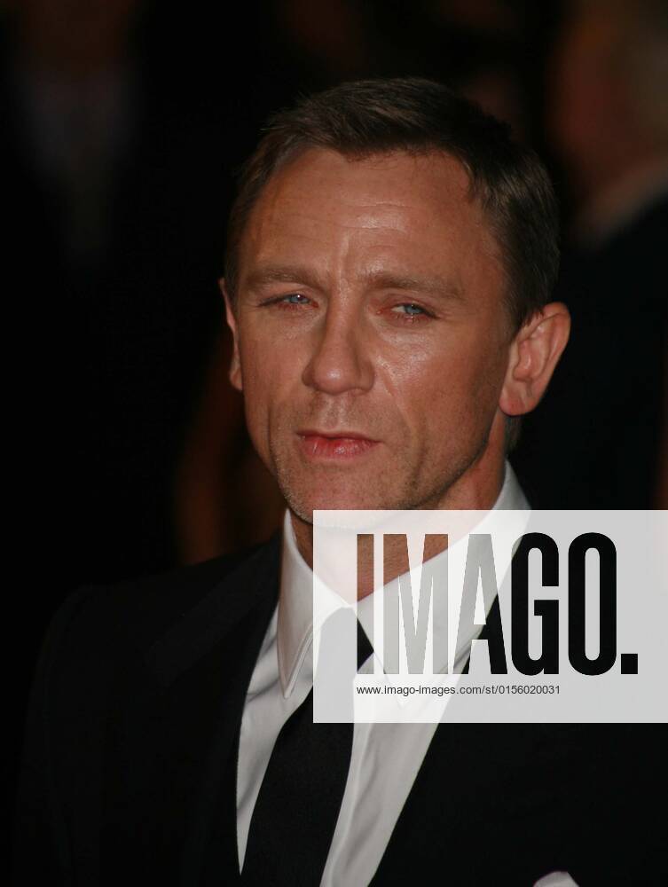 Daniel Craig , 350151, Daniel, Craig, black suit, tie, white