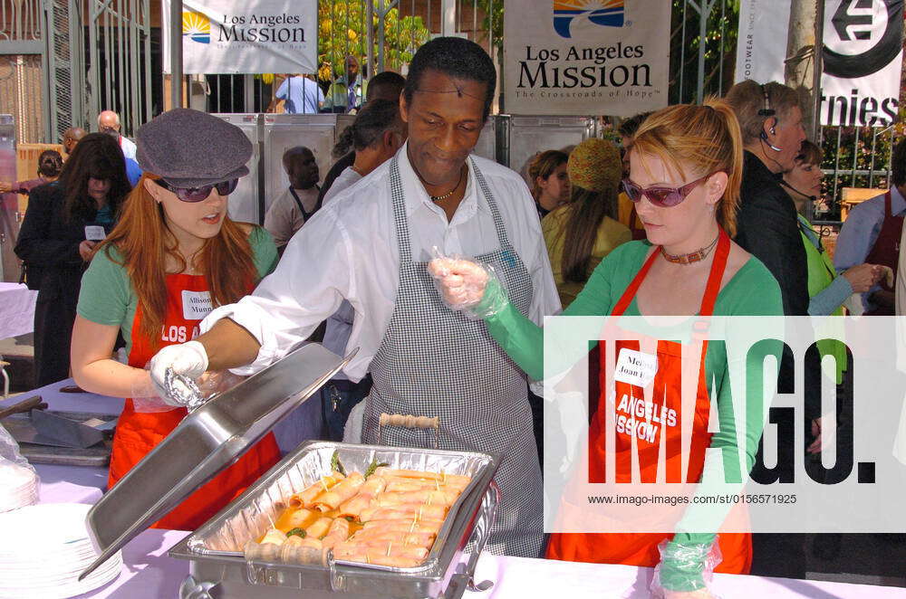 Allison Munn and Melissa Joan Hart at the The Los Angeles Mission ...