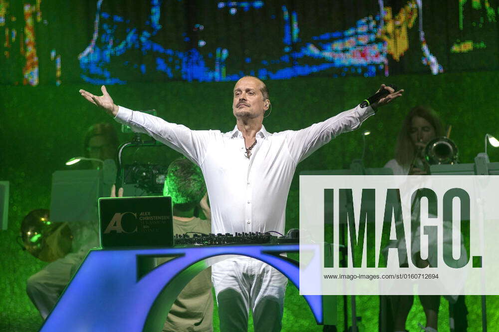 Alex Christensen & The Berlin Orchestra feat. Asja Ahatovic live bei ...