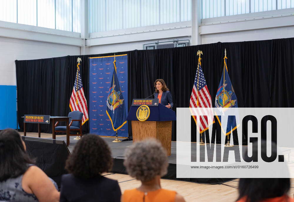 Ny Governor Hochul Signs New Gun Legislation New York Govnernor Kathy