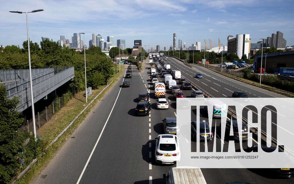 Traffic on the A102 driving towards the Blackwall Tunnel and Canary ...
