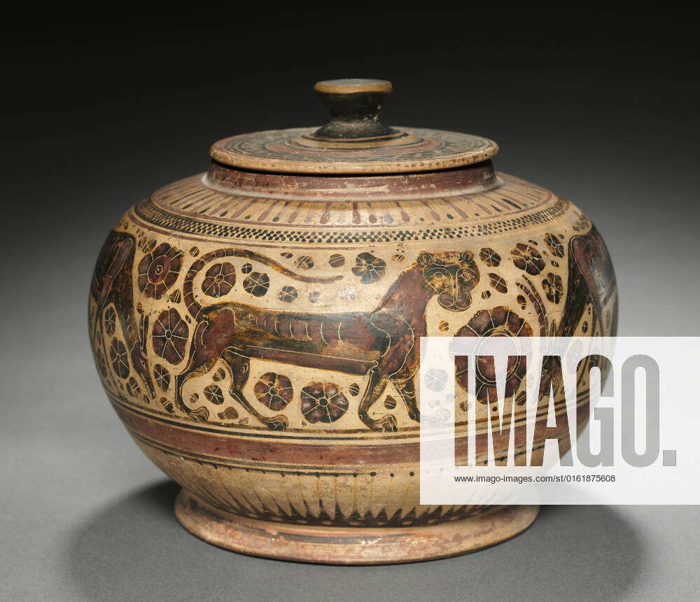 Black-Figure Pyxis : Animals, 600s-500s BC, with modern painting and ...