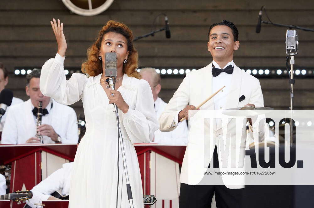 Rachel Hermlin and David Hermlin with the Andrej Hermlin and his Swing ...