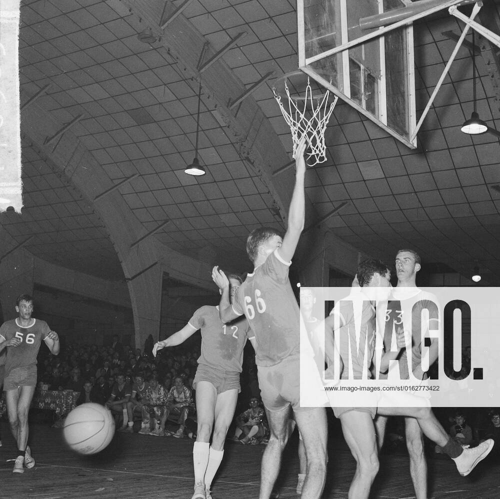 Anefo photo collection. Basketball Wolves against Herly Men 62-60 ...
