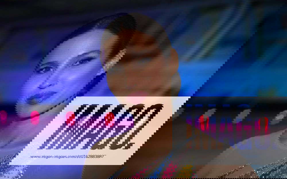 Actress Alexandra FONSATTI plays the role of Chiara Nadolny, figure ...