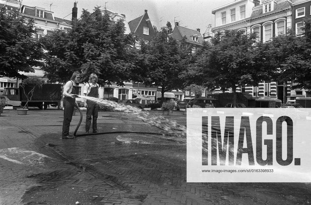 Anefo photo collection. Amstelveld is cleaned. 26 June 1973. Amsterdam