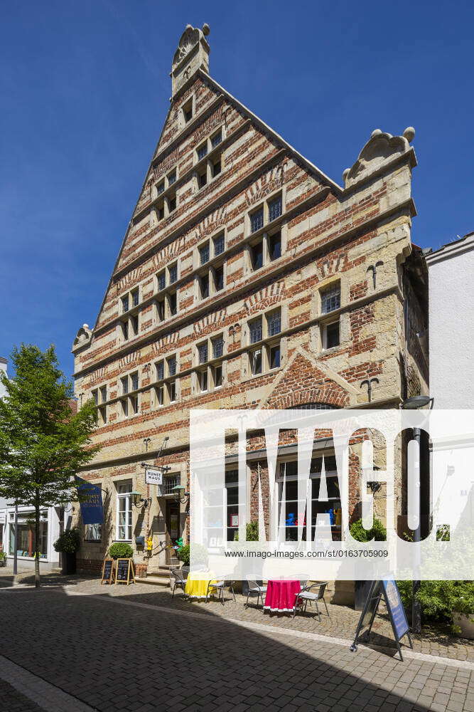 Beckebans House, secular building, brick facade, three-tier gable ...