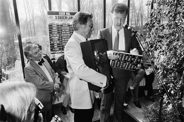 Anefo photo collection. Lou van Rees says goodbye to organizing large ...