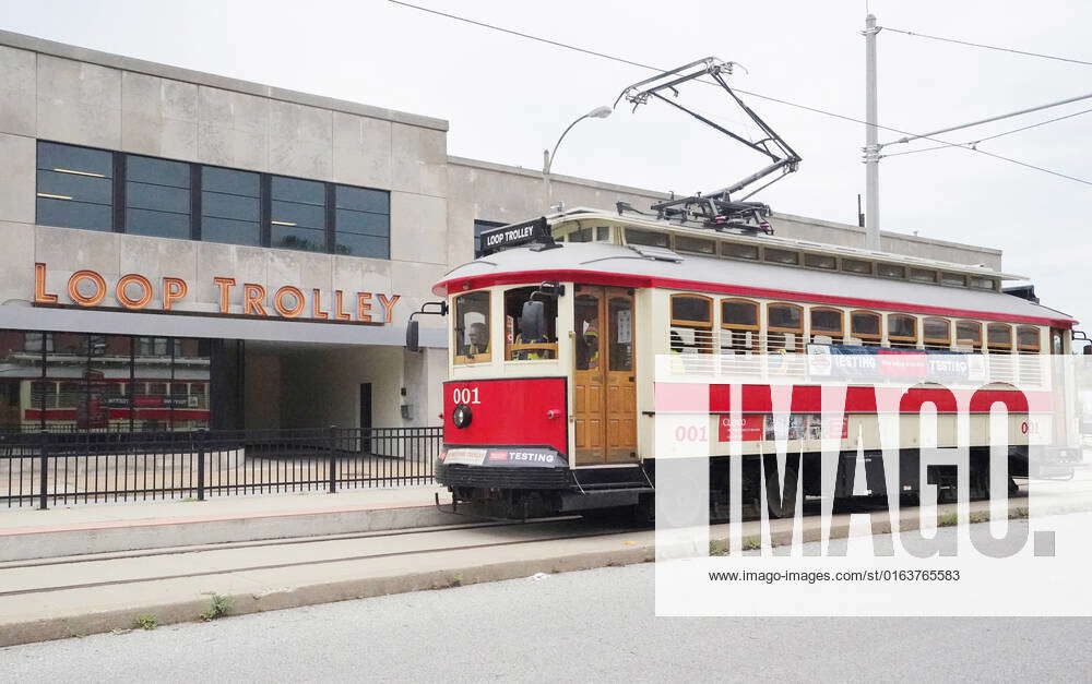 The Loop Trolley operates in traffic as training begins for operators ...