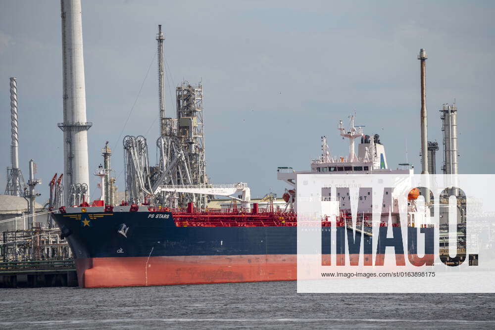 Petroleumhaven, Shell Terminal Europoort, crude oil tank farm, bulk ...