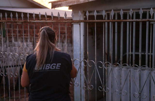 CAMPO MOURÃO, PR - 02.08.2022: RECENSEADORES COLETAM DADOS CENSO 2022 - Census workers collect data