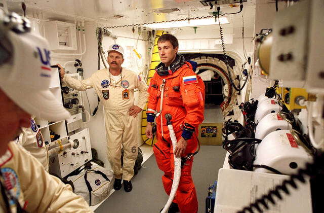STS-88 Mission Specialist Sergei Konstantinovich Krikalev, a Russian ...