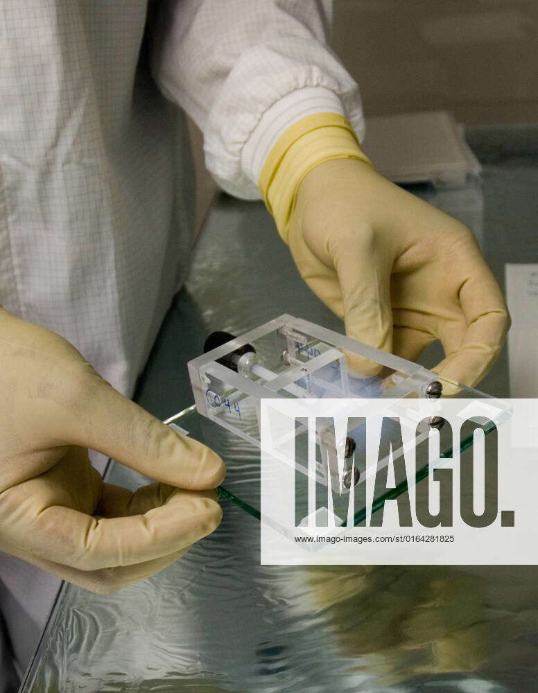 Stardust sample analysis @ UC Berkeley clean room with Dr Scott ...