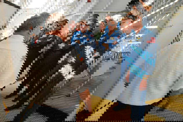 KENNEDY SPACE CENTER, Fla. -- The STS-88 crew get instruction from Ken ...