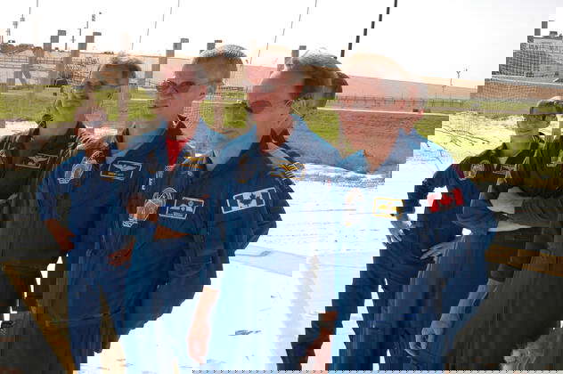 KENNEDY SPACE CENTER, Fla. -- The STS-88 crew get instruction from Ken ...