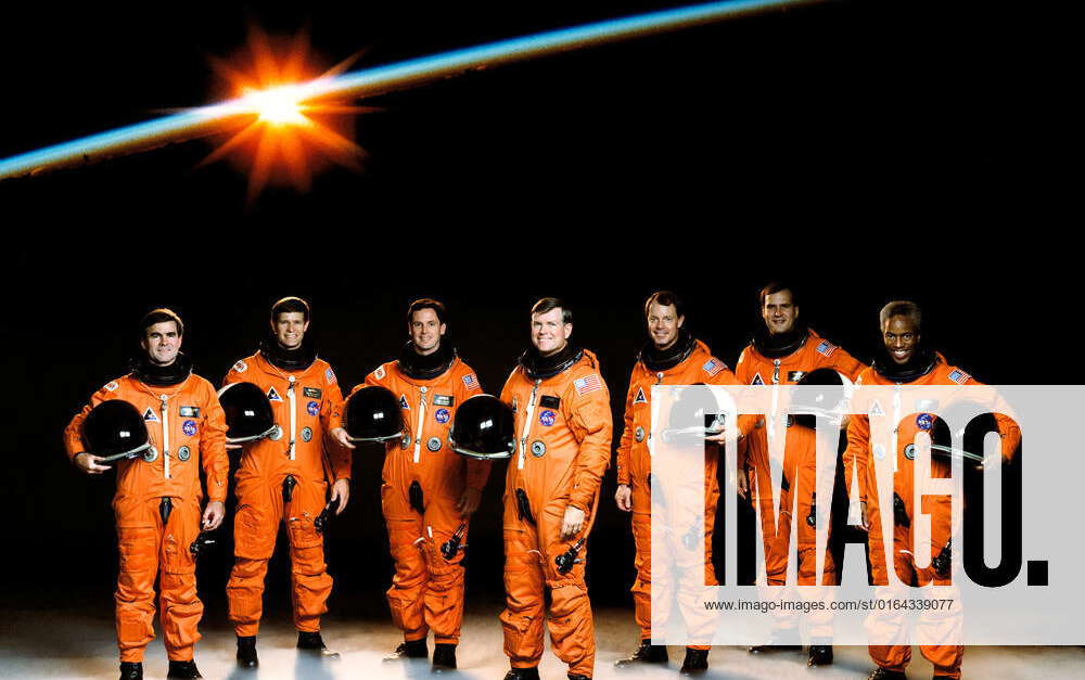 S90-52756 (December 1990) --- NASA s STS-39 crew members, wearing their partial pressure launch and