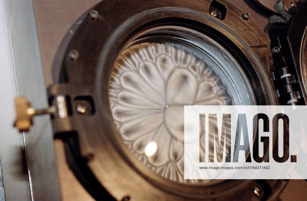 STS-42 closeup view shows Student Experiment 81-09 (SE 81-09 ...