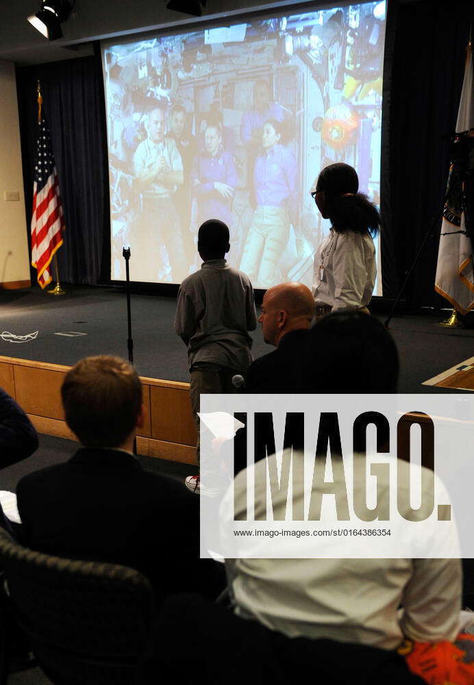 Students speak with astronauts on the International Space Station via ...