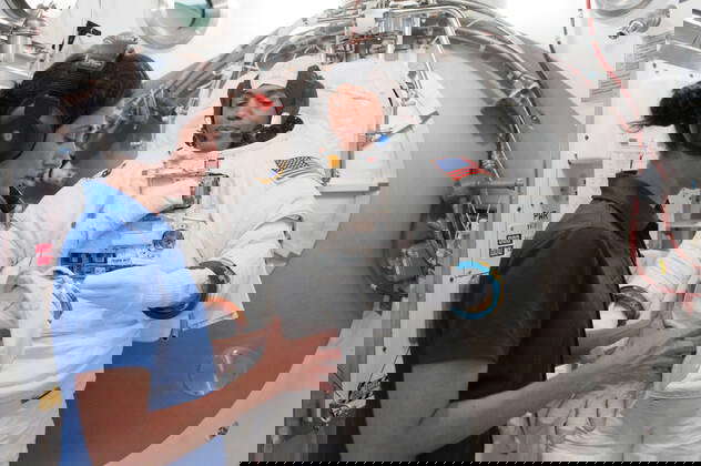 PHOTO DATE: 24 June 2010, LOCATION: Bldg. 7 - SSATA Chamber, SUBJECT ...