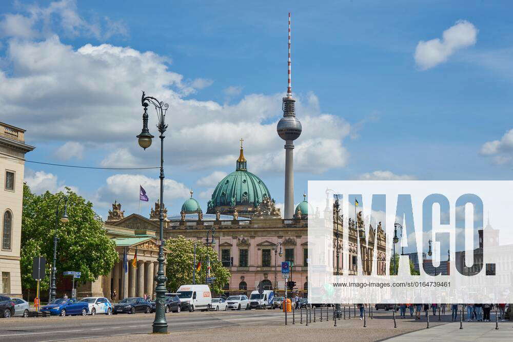 at the lime trees, left the New Guard and the German historical Museum ...