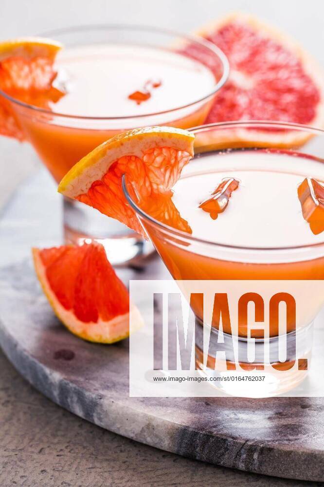 Fresh pink grapefruit drink with juice, cold summer citrus refreshing ...