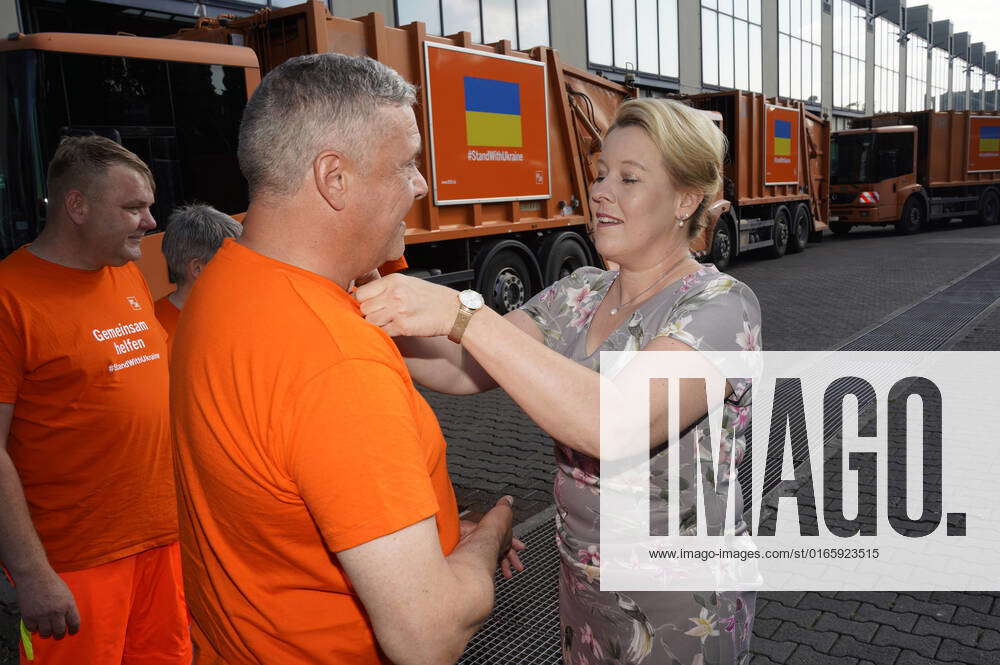 Dirk Reinsch and Franziska Giffey at the farewell of three operating ...