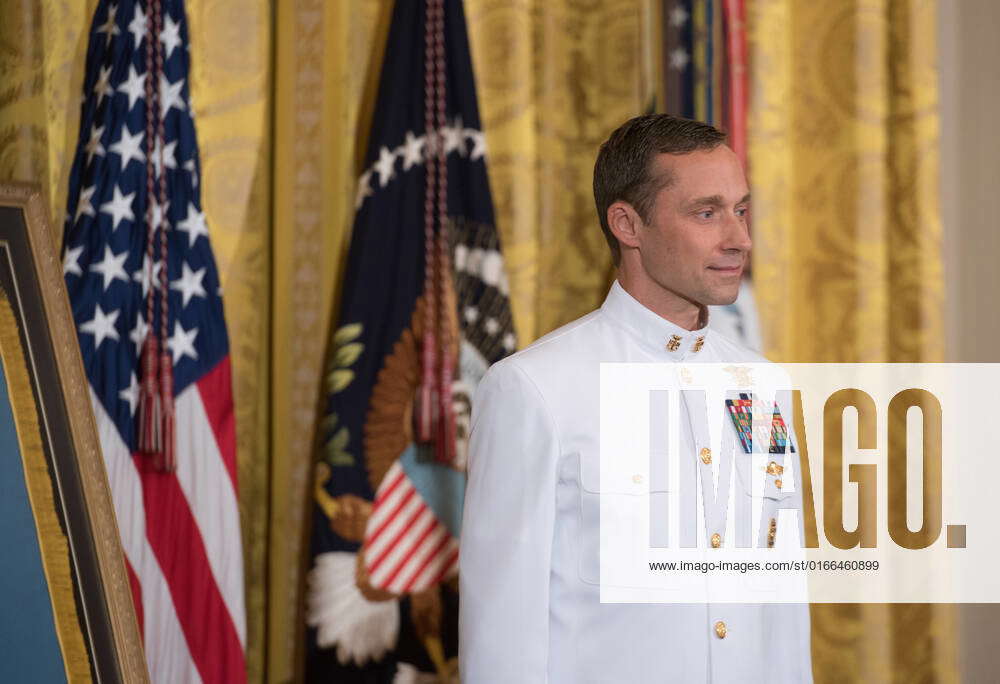 WASHINGTON Retired Master Chief Special Warfare Operator Britt ...