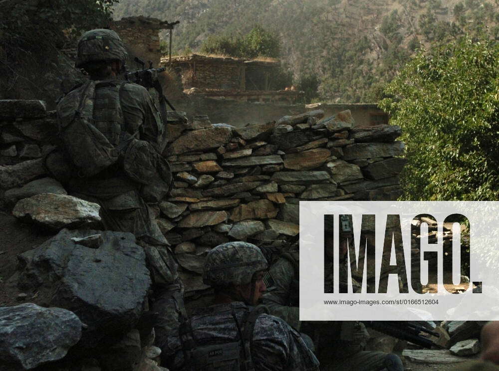 U.S. Army and Air Force personnel assigned to Company B, 2nd Battalion ...