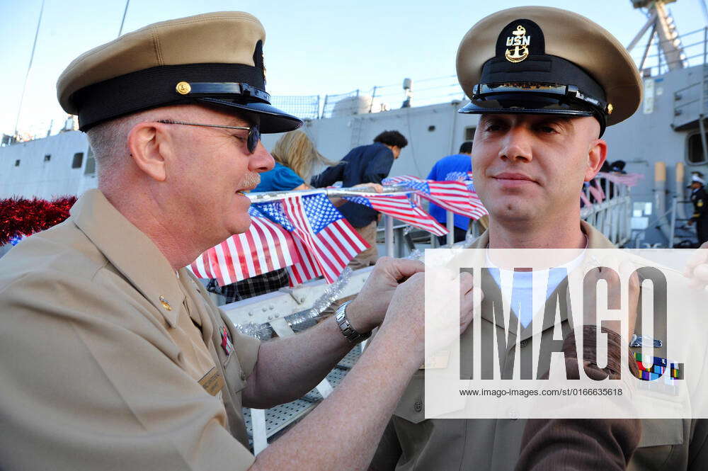 111214-N-AW702-006 MAYPORT, Fla. (Dec. 14, 2011) Interior ...