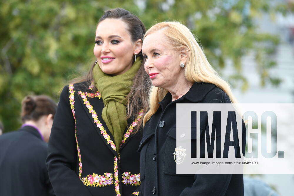 MOSCOW, RUSSIA - : Kobzon s daughter Natalya Rappoport and widow Nelli ...