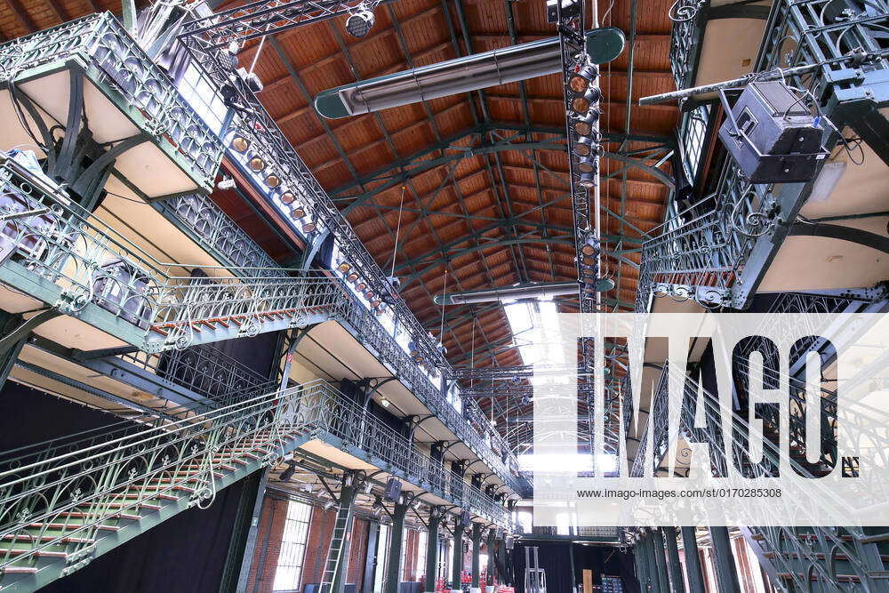 28 06 2022, Hamburg, symbol photo, view into the fish auction hall at ...