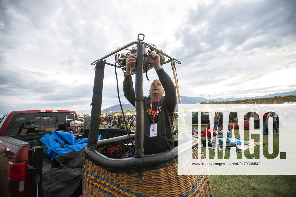 Albuquerque, New Mexico, USA: Journal .Matt Riley, pilot of The Spirit ...