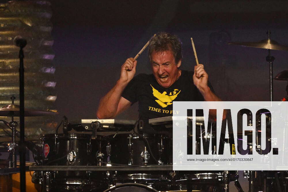 MIDNIGHT OIL ONE FOR THE ROAD SHOW, Midnight Oil?s drummer Rob Hirst ...