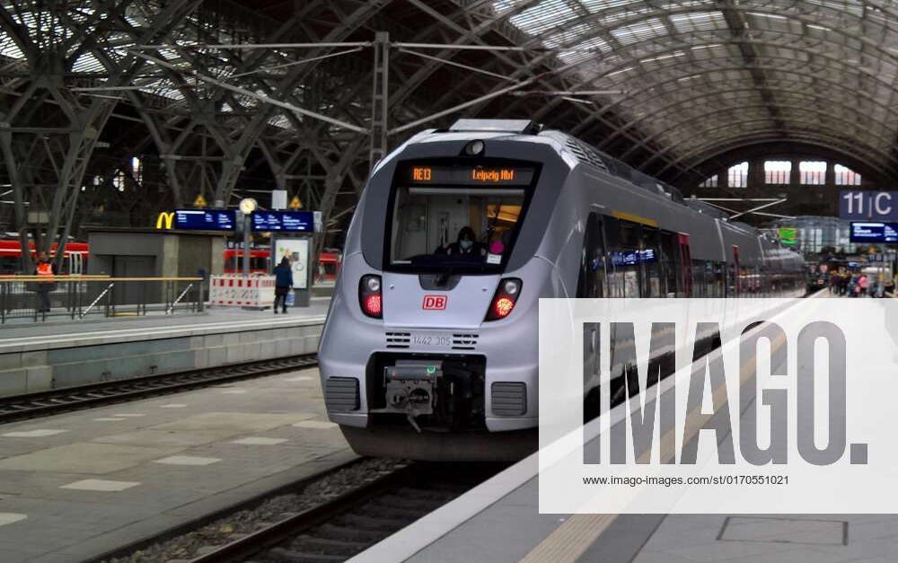 Hbf Leipzig, Sachsen, RE13 Zug der DB Deutsche Bahn im Hauptbahnhof. Im ...