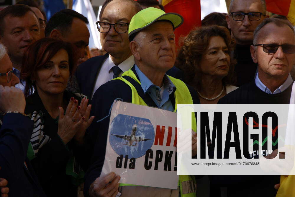 Protest Against Rise In Energy Prices In Poland A man holds a sign No ...