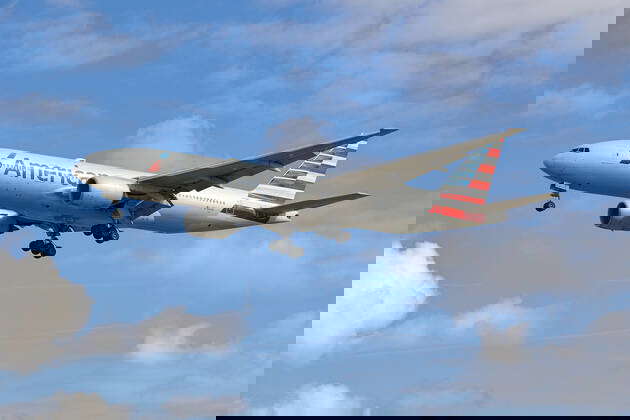 American Airlines Boeing 777 Landing At London Heathrow Airport ...