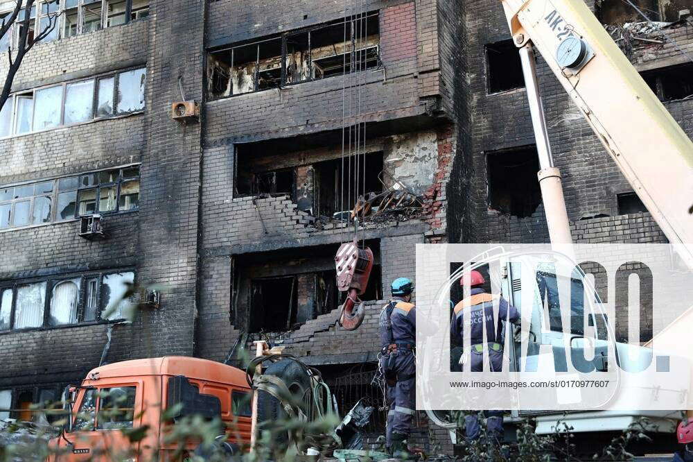 Russia, Krasnodar Region, Yeisk. - A view of the fire-hit apartment ...