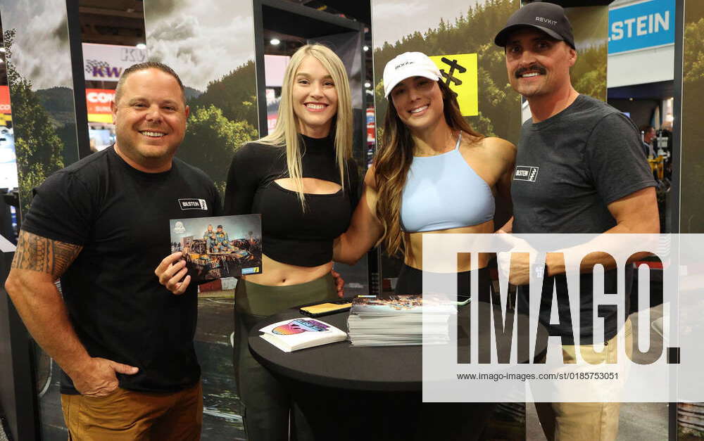 Youtuber s Kevin Williams (L), Brittany Williams, Bec Ebner and Chris ...