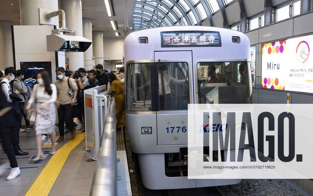 November 3, 2022, Tokyo, Japan: Tokyoites carry on boarding a Keio ...